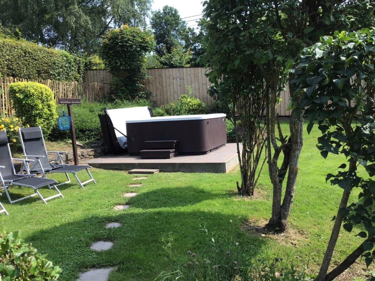 Verwunderlich Garten Mit Whirlpool Gestalten Bild