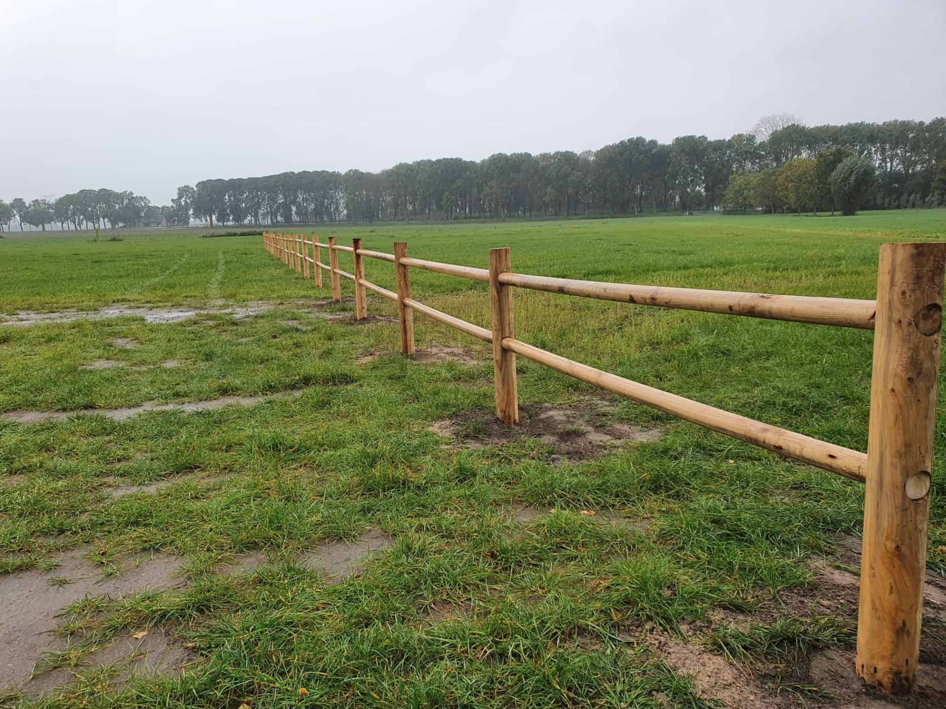 Adéquat levert kastanjehouten hekwerken uit Frankrijk - Adéquat